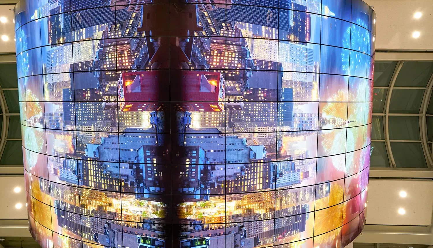 Elevating Retail Experience with High-Contrast OLED Digital Signage